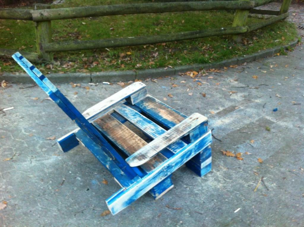Palettenmöbel-Workshop 2: Sitzmöbel, Hebel und Kinder - Palettenbett ...
