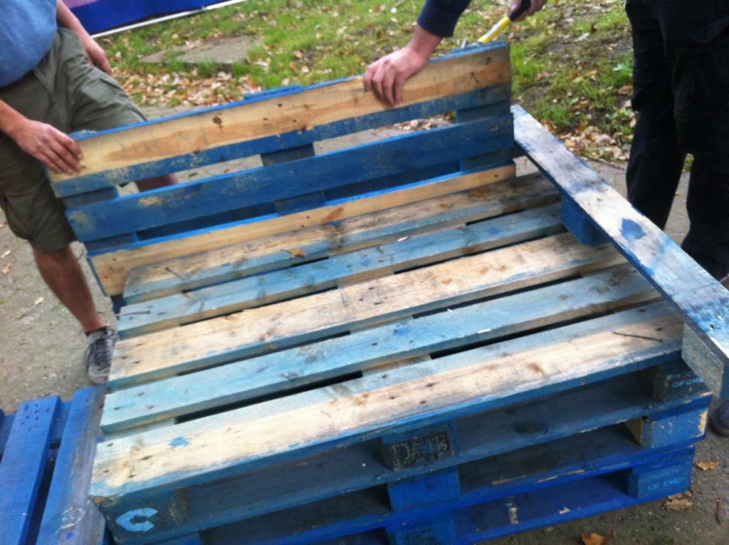 Palettenmöbel-Workshop 2: Sitzmöbel, Hebel und Kinder - Palettenbett ...